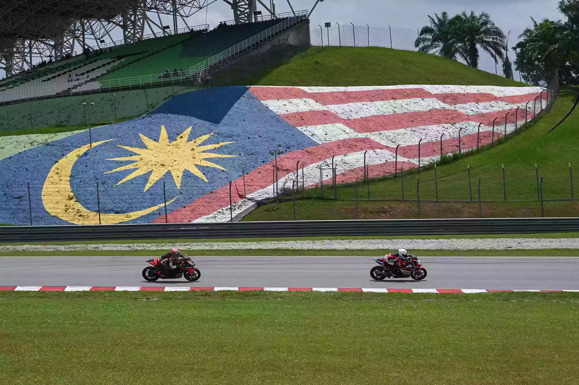 IRFAN DEFENDED HIS POSITION WELL - MAM Malaysia Superbike Championship